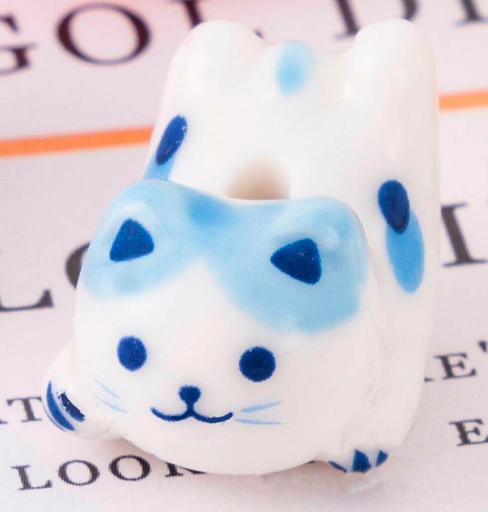 Бусина керамическая "Кошка удача", ручная роспись, голубой цвет, 1 шт.