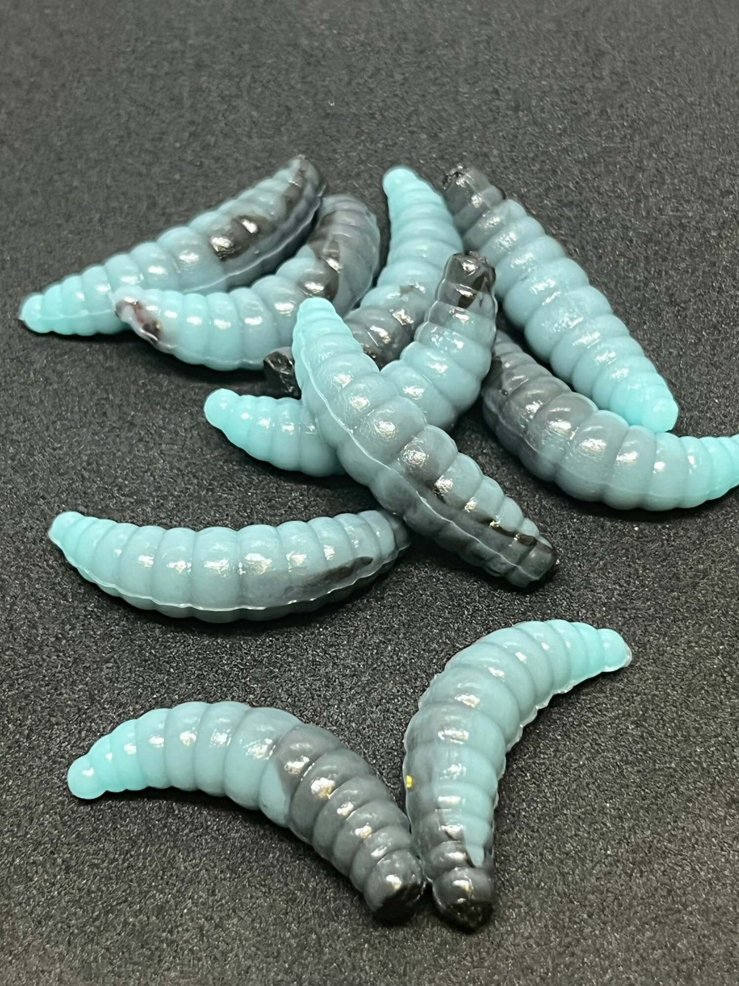 Съедобная, плавающая силиконовая приманка. Maggot 1.3 Чёрный- голубой