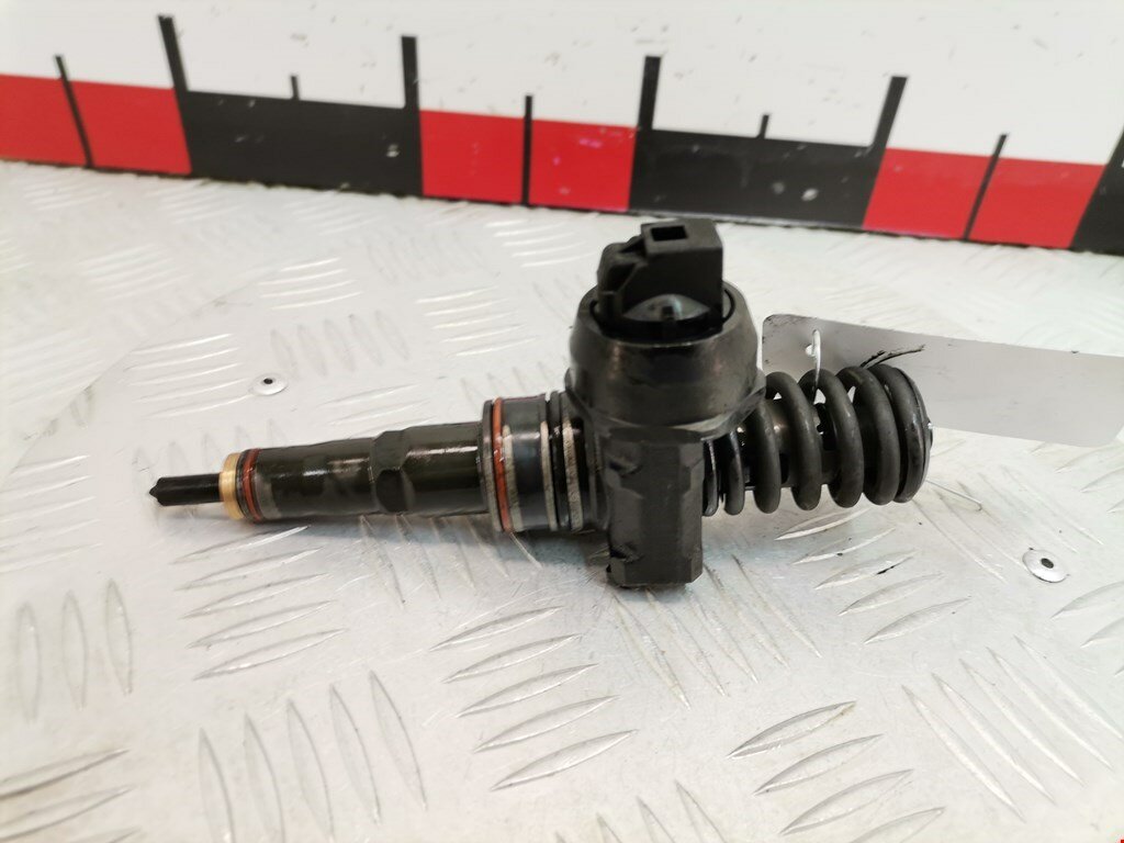Форсунка дизельная электрическая Volkswagen Polo 4 038130073AG арт. 1384595