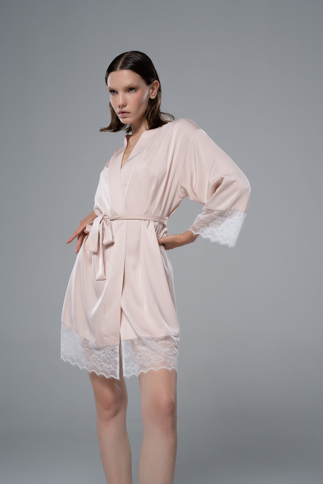 Халат с кружевом