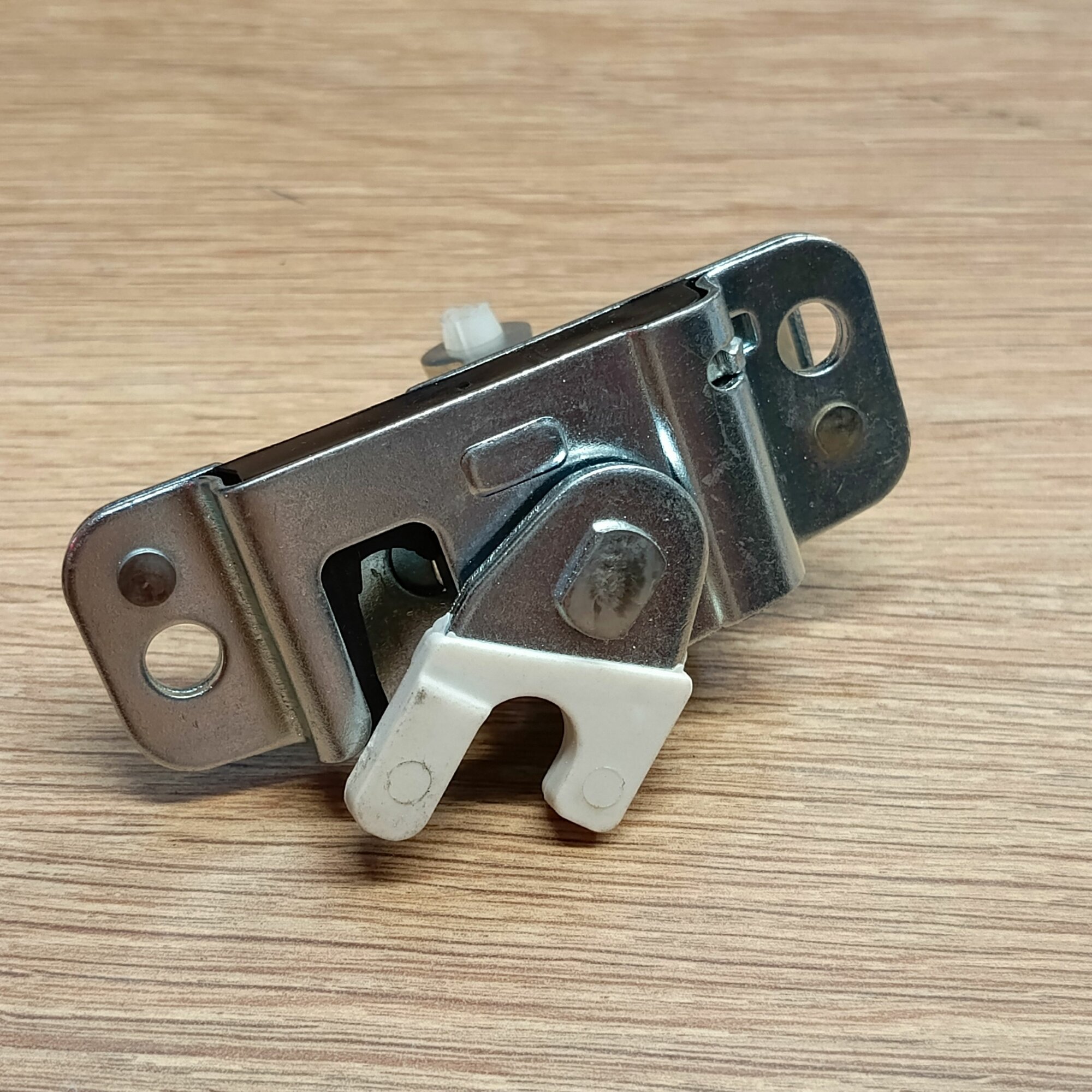 Замок сдвижной двери верхний Fiat Ducato 2.3 JTD RUS арт. HQ1335777080