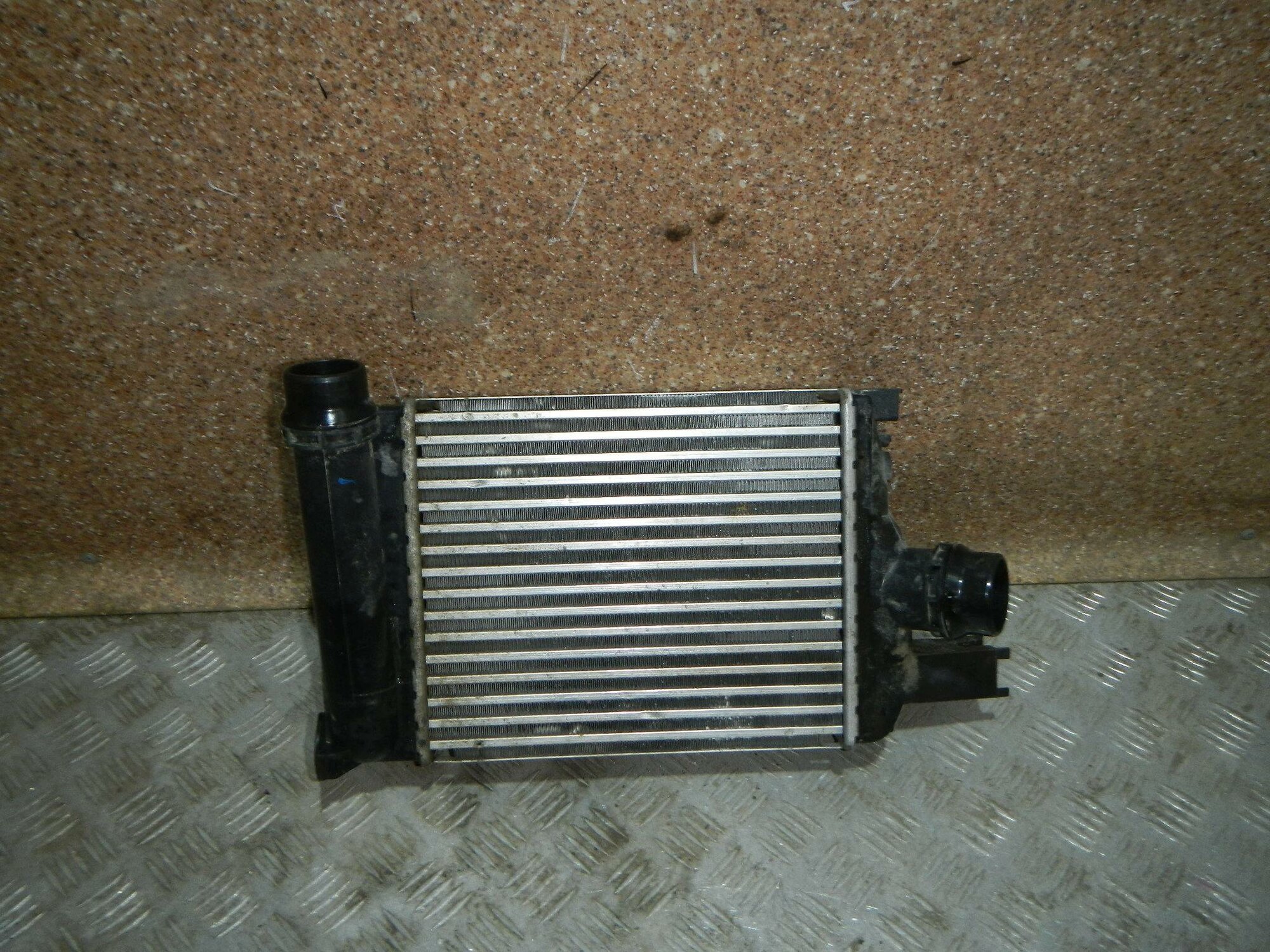 Б/У Интеркулер, Renault (Рено)-ARKANA (19-) RENAULT ARKANA (19-) Сломано крепление,деформация. 494009 RENAULT арт. 14496...