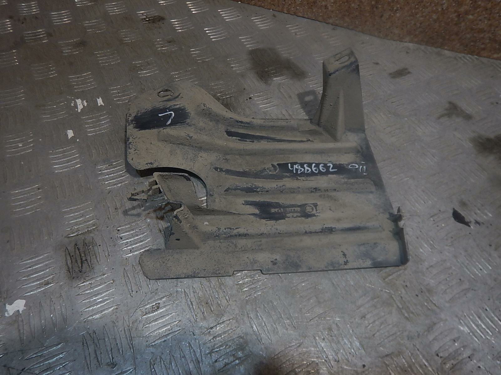 Б/У Пыльник (кузов наружные), Ford (Форд)-FOCUS 2 (05-08) FORD FOCUS 2 (05-08) задний левый сломано крепление. 488662 FOR...