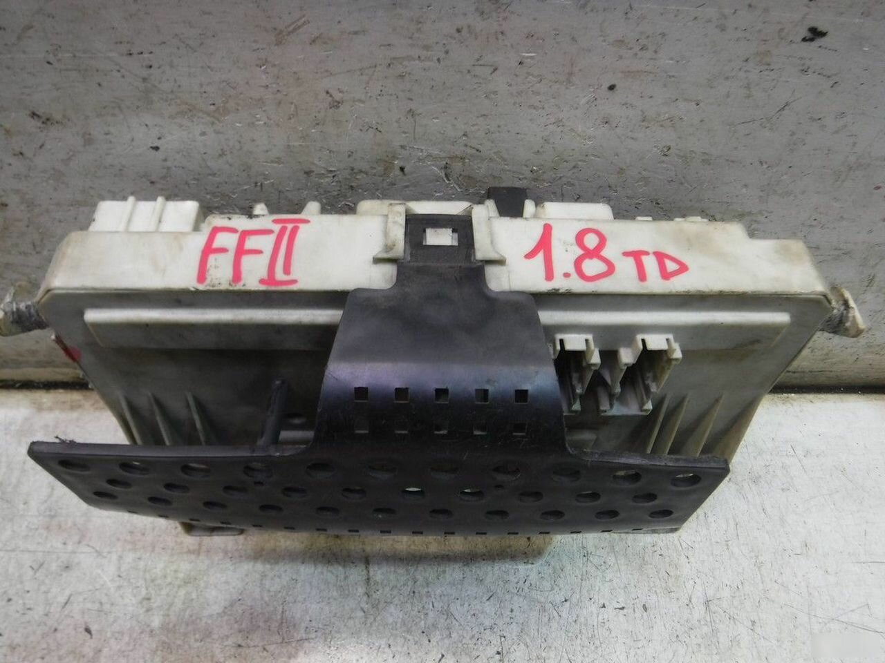 Блок предохранителей Ford Focus II рестайлинг (2007—2011) 7M5T14A073DC