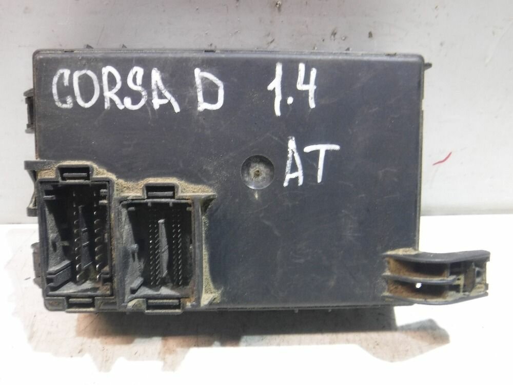 Блок предохранителей Opel Corsa D 13286031