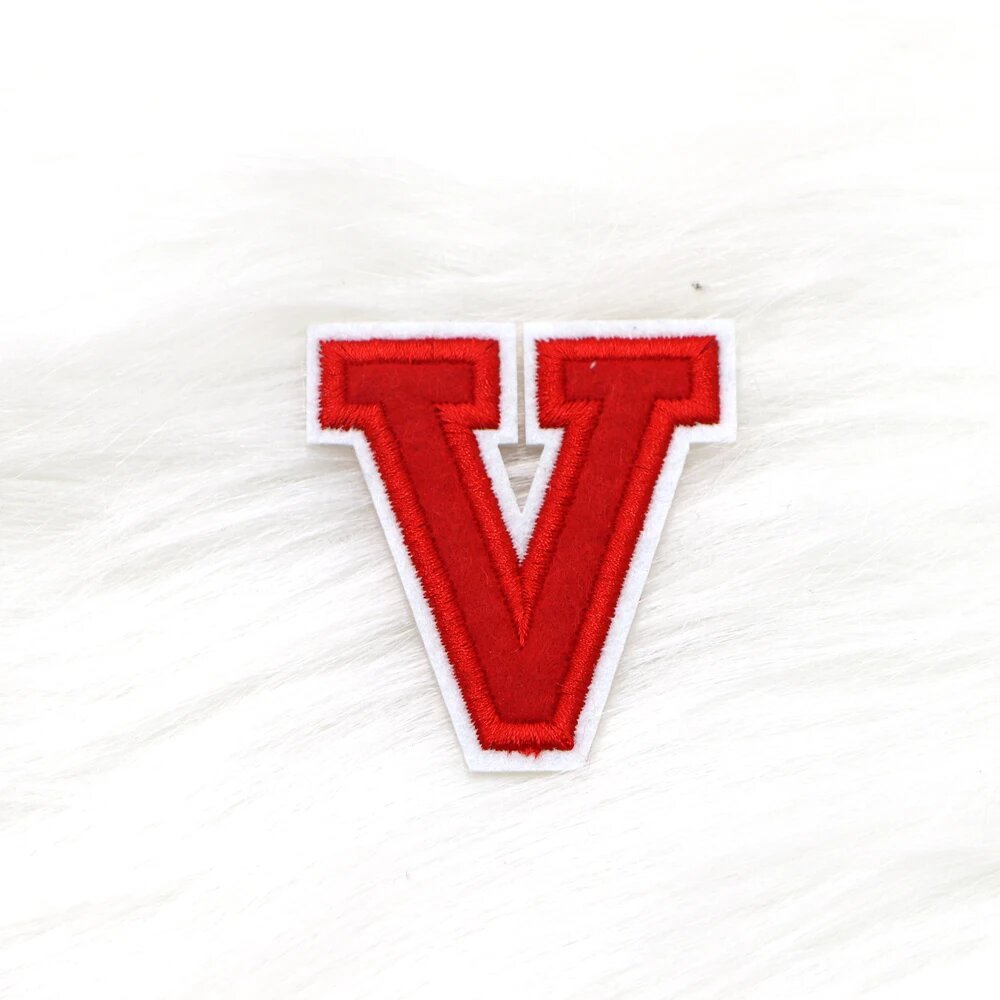 Нашивки с красными буквами для вышивки Красный, V