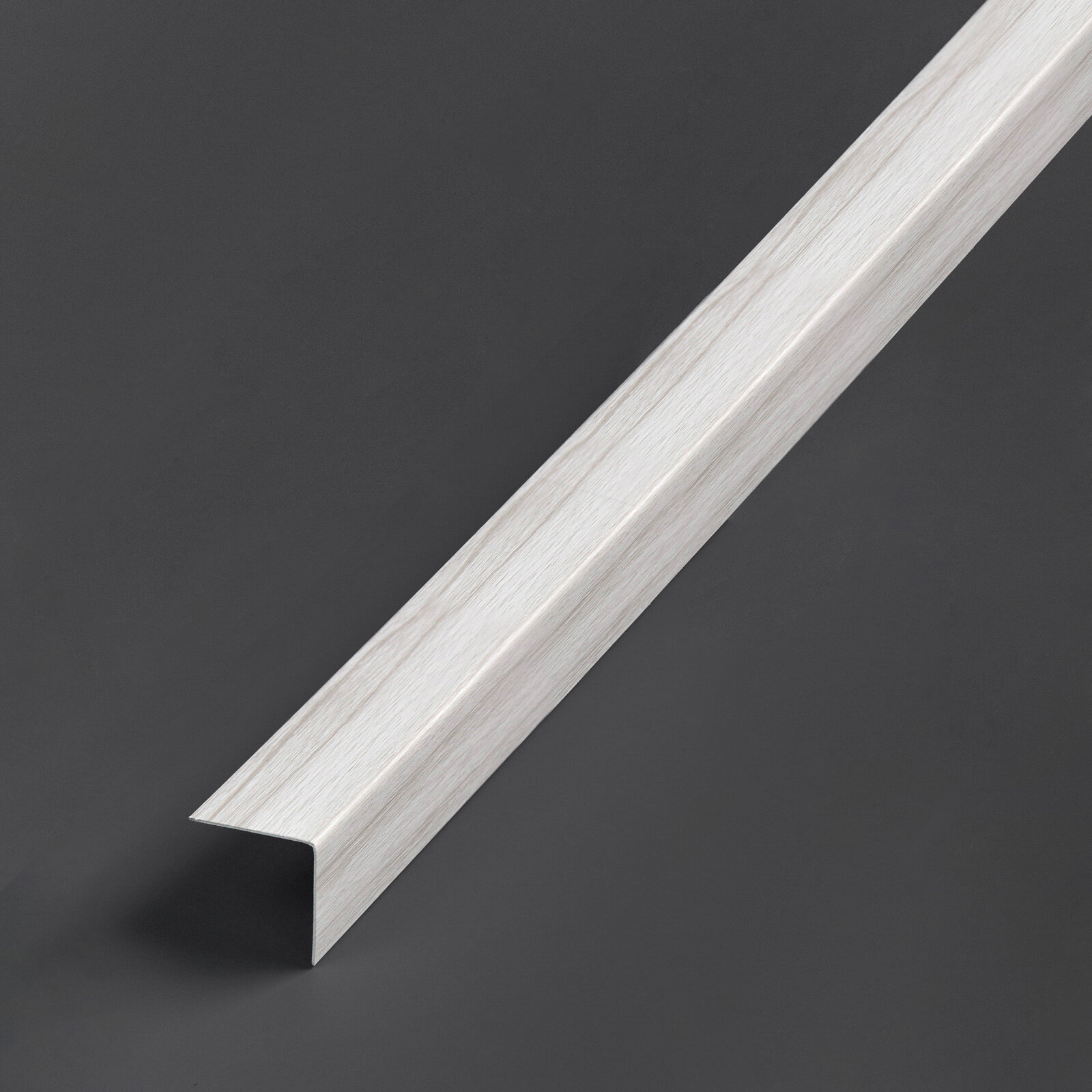 Уголок пластиковый для откосов 15х15 мм, длина 2,7 м, угол ПВХ для стен внешний Ideal (Идеал) У 15, клен белый 267