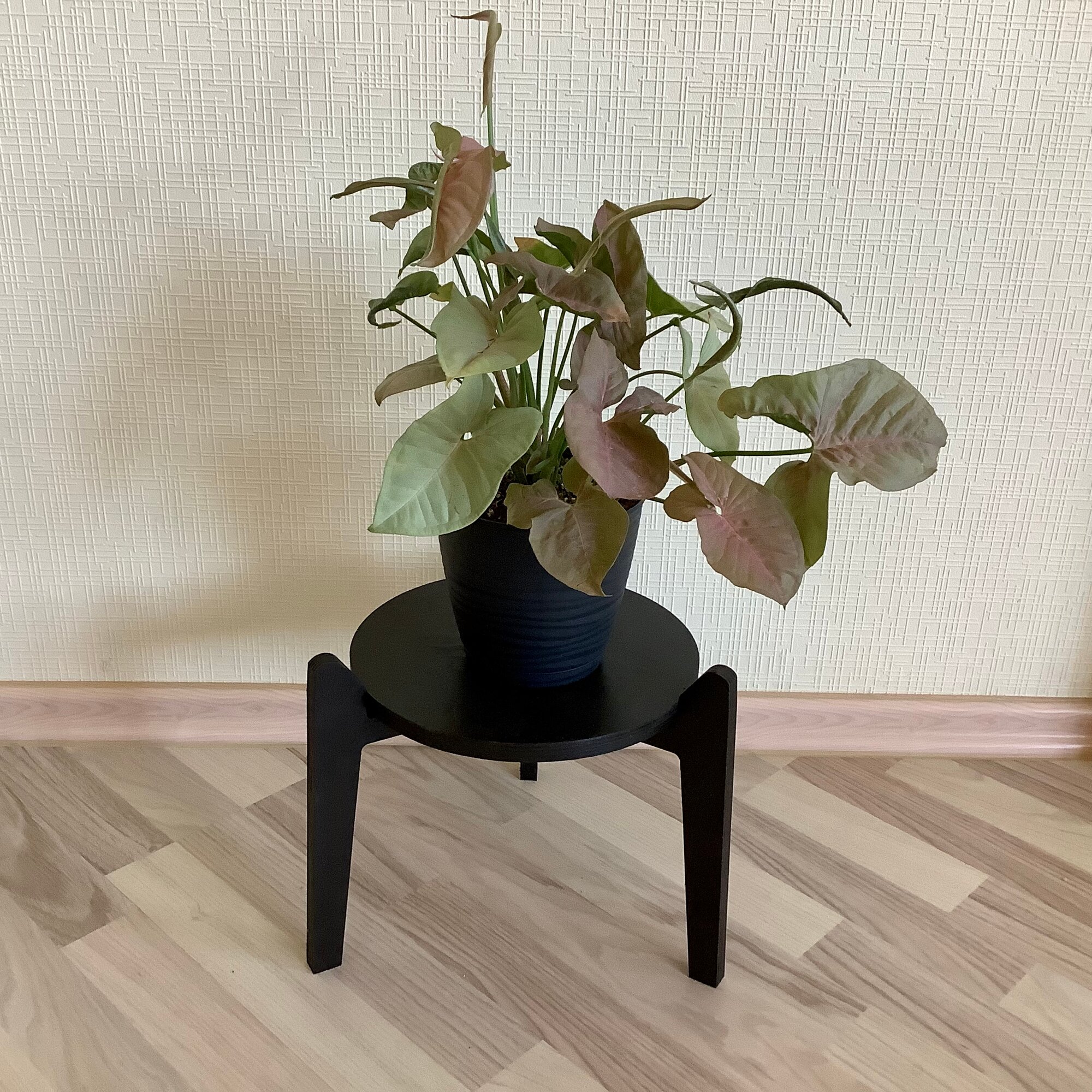 Подставка для цветов чёрная