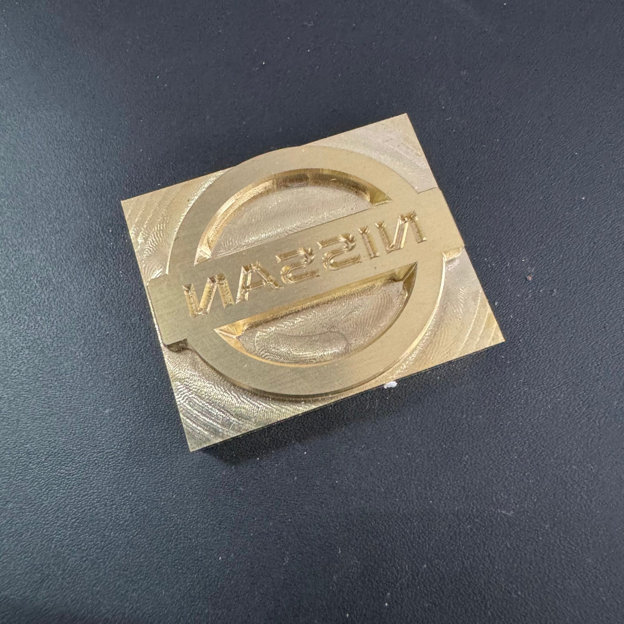 Клише для тиснения кожи, бумаги, фанеры. Логотип NISSAN. Латунь