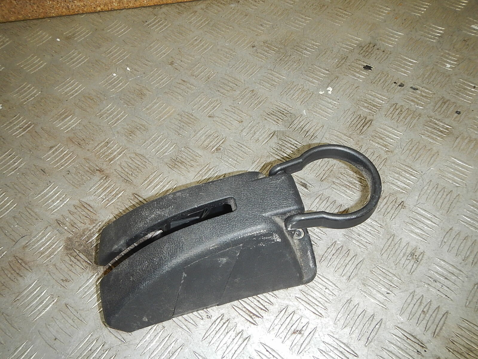 Б/У Консоль, ВАЗ (VAZ)-LADA KALINA (калина) LADA KALINA (Калина) Кожух рычага стояночного тормоза Потертости. 589037 LADA...