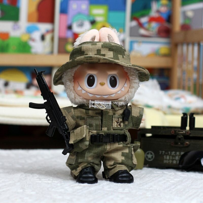 Тактический жилет для куклы Лабубу камуфляж(Винтовка в комплект не входит)