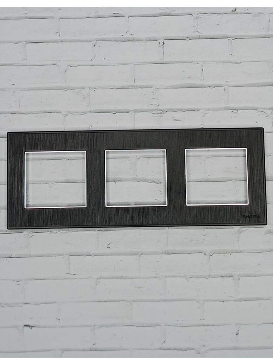 Рамка тройная для розеток черная 458
