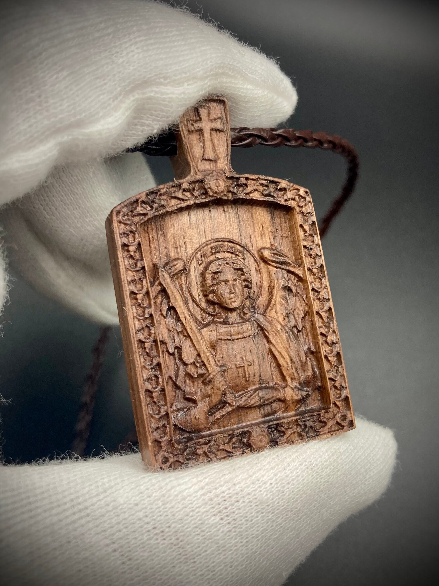Подвеска нательная Архангел Михаил деревянный образ святого