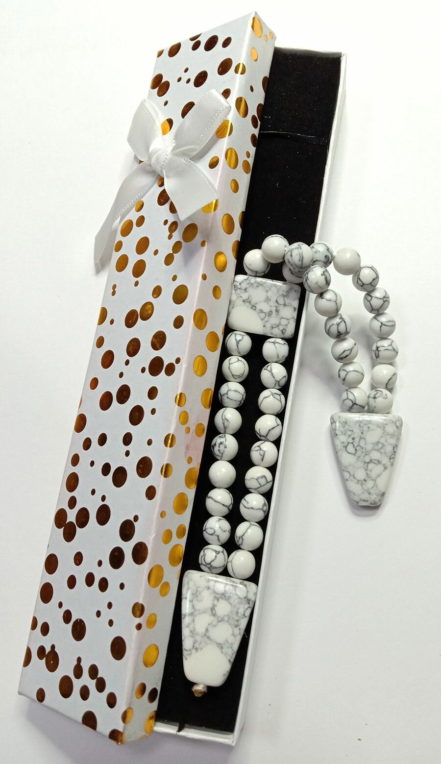 Перекидные четки из камня кохолонг, длина 22.5 см. ширина 2 см. Толщина 8 мм. вес 42 см.