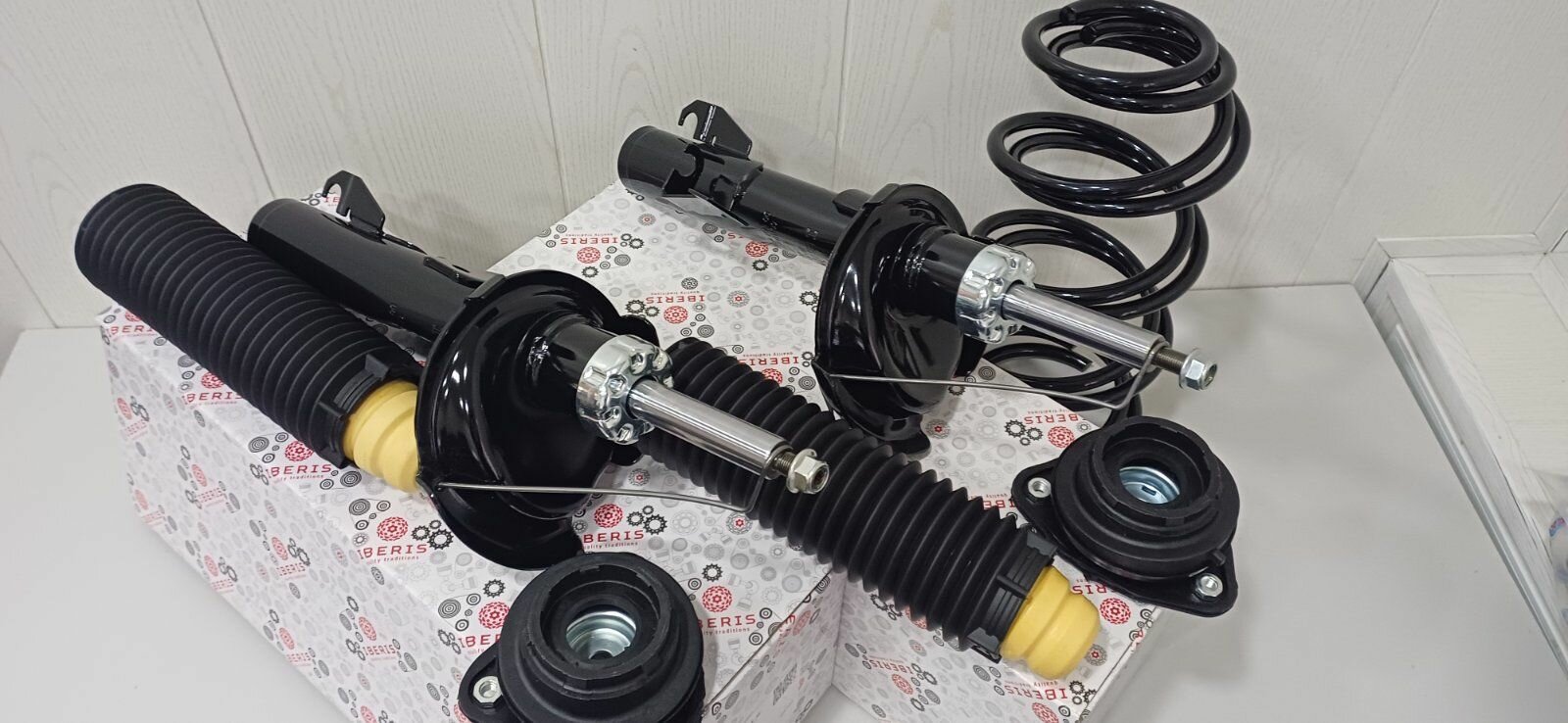 Передние амортизаторы мазда 3 БК MAZDA 3 BK комплект с пружинами подшипниками опорами и пыльниками IBERIS