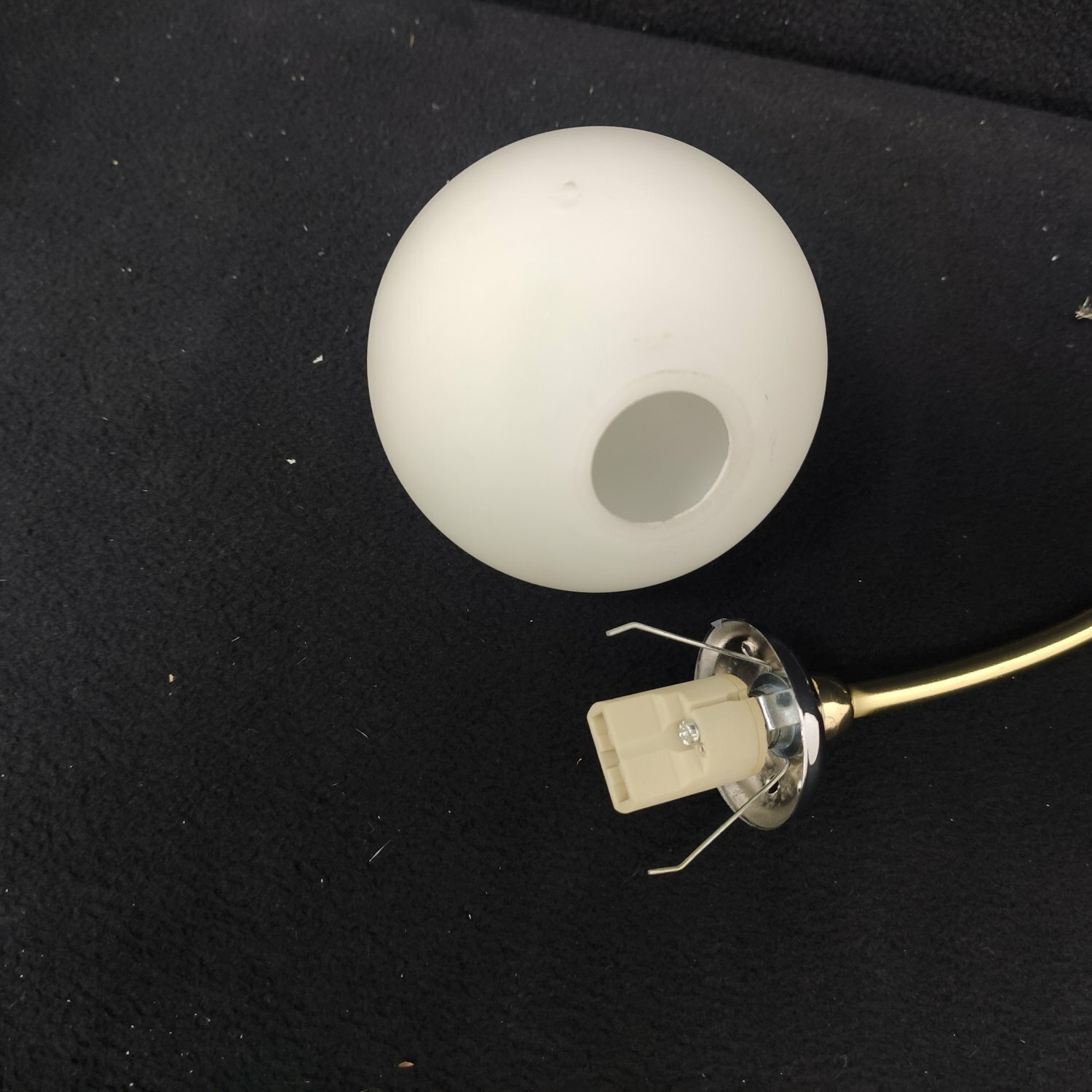 Плафон стекло белое матовое шар 100мм (22мм посадка) Colosseo 5663 под пружину