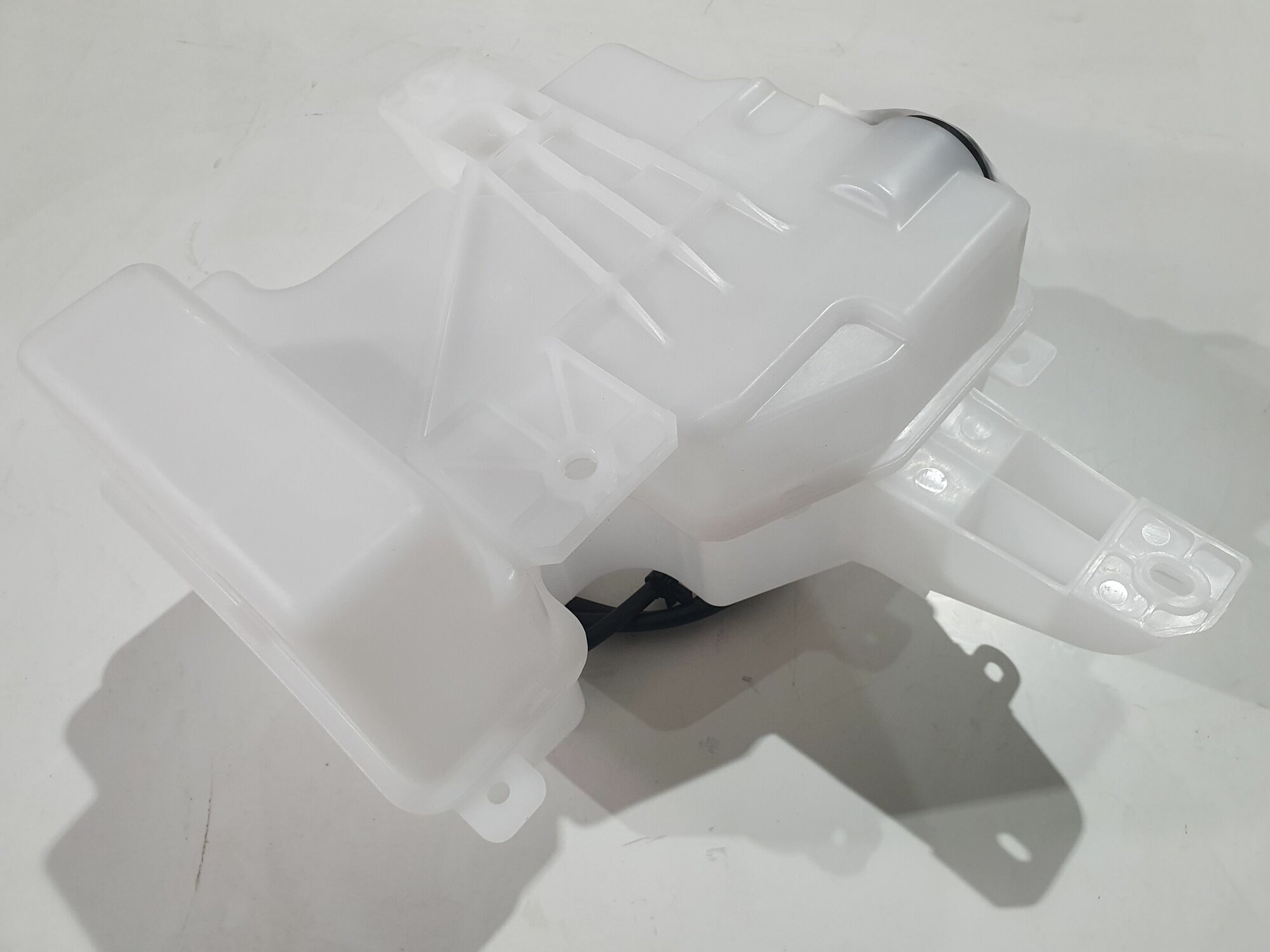 Бачок стеклоомывателя Geely Monjaro [2.0 16V 8AT внедорожник 4X4 Turbo] 6025044600