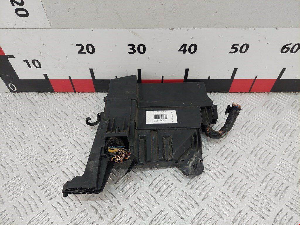 Блок предохранителей Lexus IS 2 (XE20) 8271253060 арт. 1719420