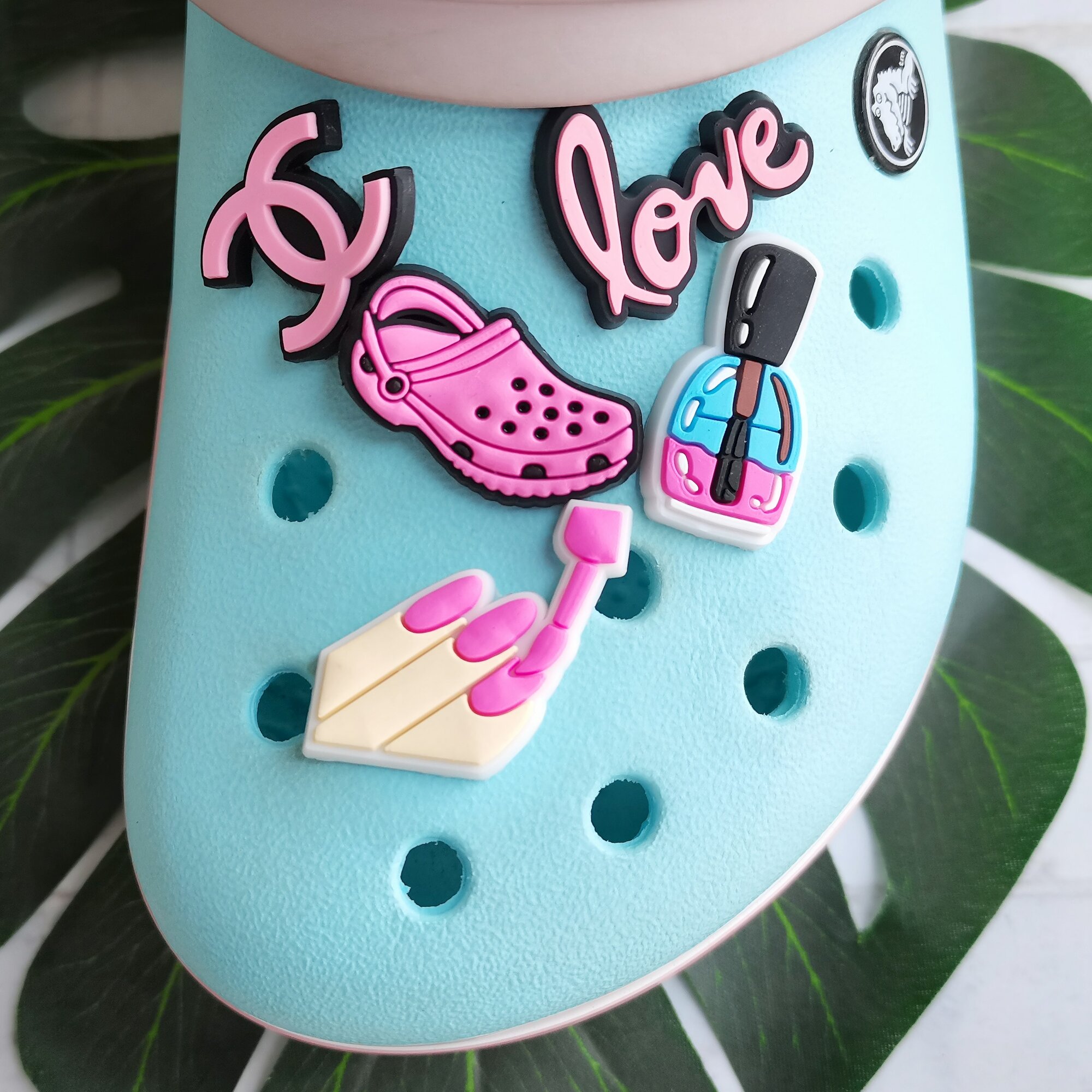 Джибитсы маникюр, джибитсы ногти для Crocs