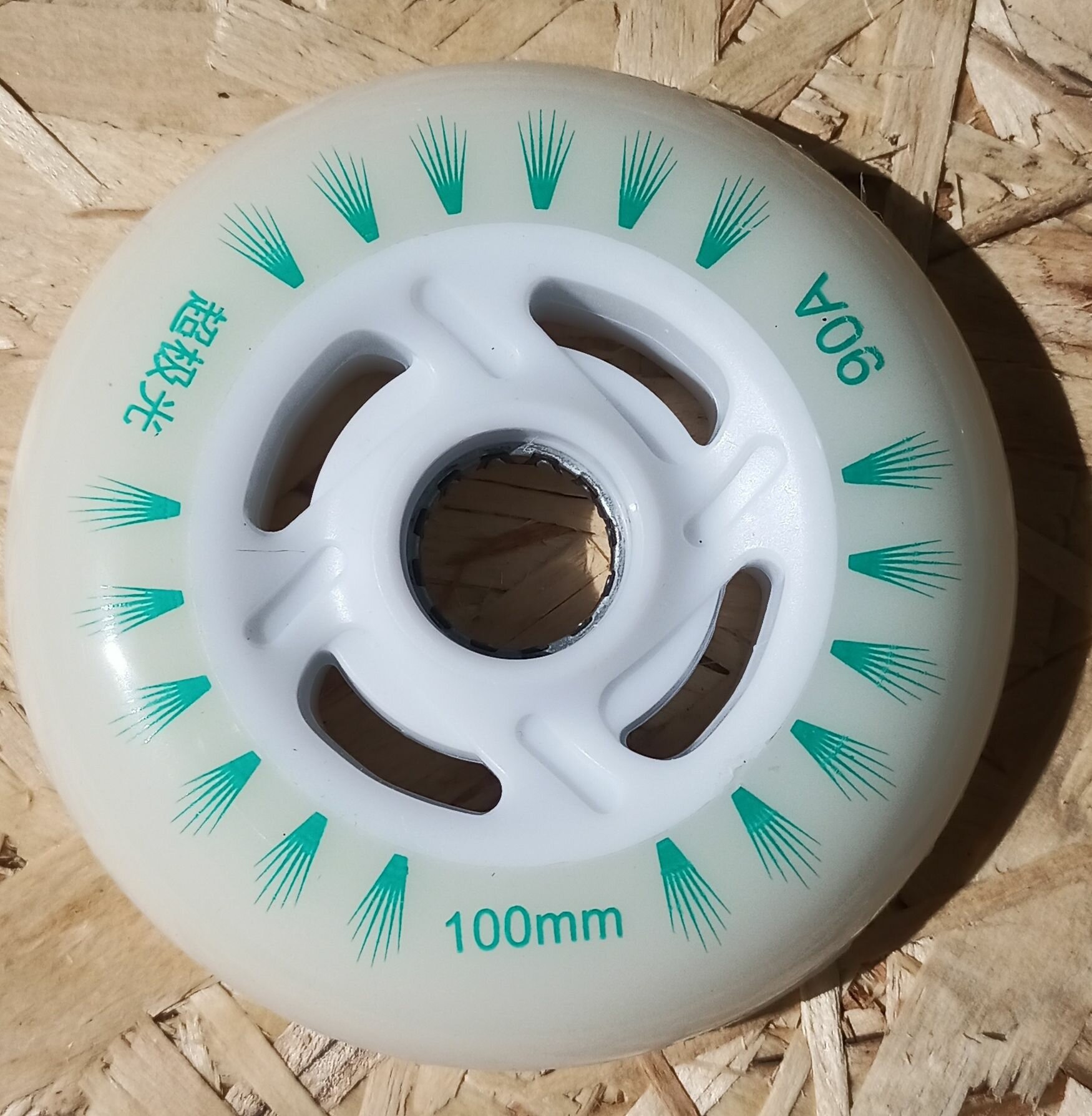 6 светящихся колес 100мм для роликов. Северное сияние. Светится зеленым цветом.