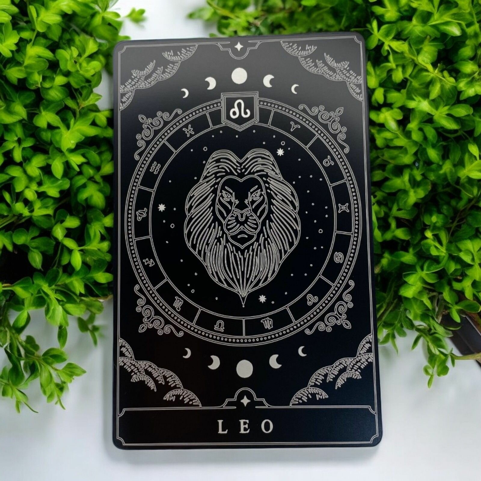 Металлическая карта талисман Лев