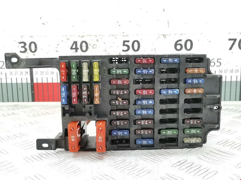 Блок предохранителей Mercedes C-Class (W202) A2085450040 арт. 2164453