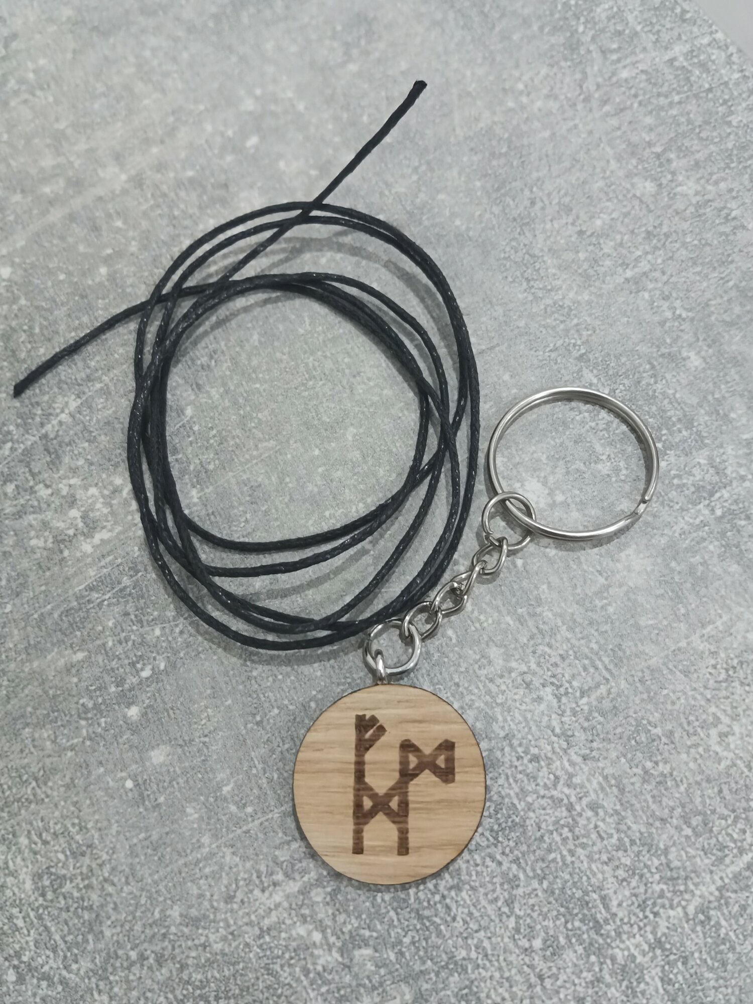 Рунический оберег от пьянства на натуральном дубе. Амулет/брелок