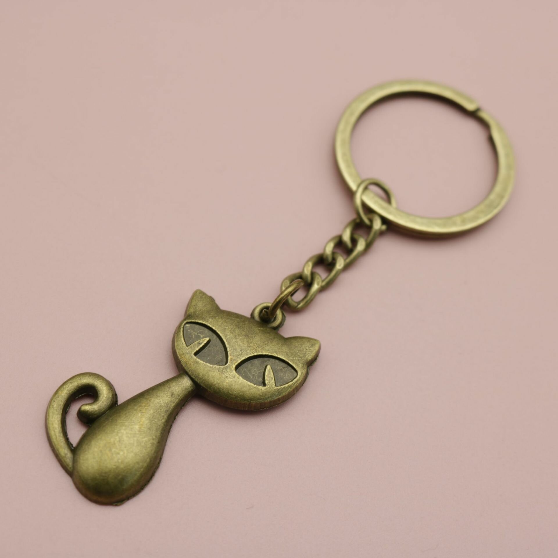 Брелок-кулон "Взрывоопасная кошка", бронза