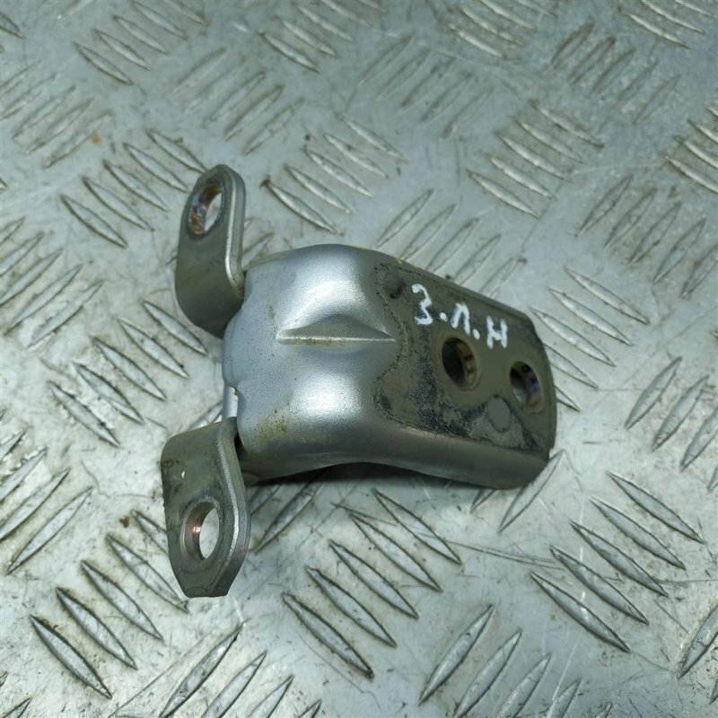 Б/У Петля двери задней левой нижняя Nissan Almera G15 / Ниссан Альмера G15 1.6 K4MA490 102Л.С 2015