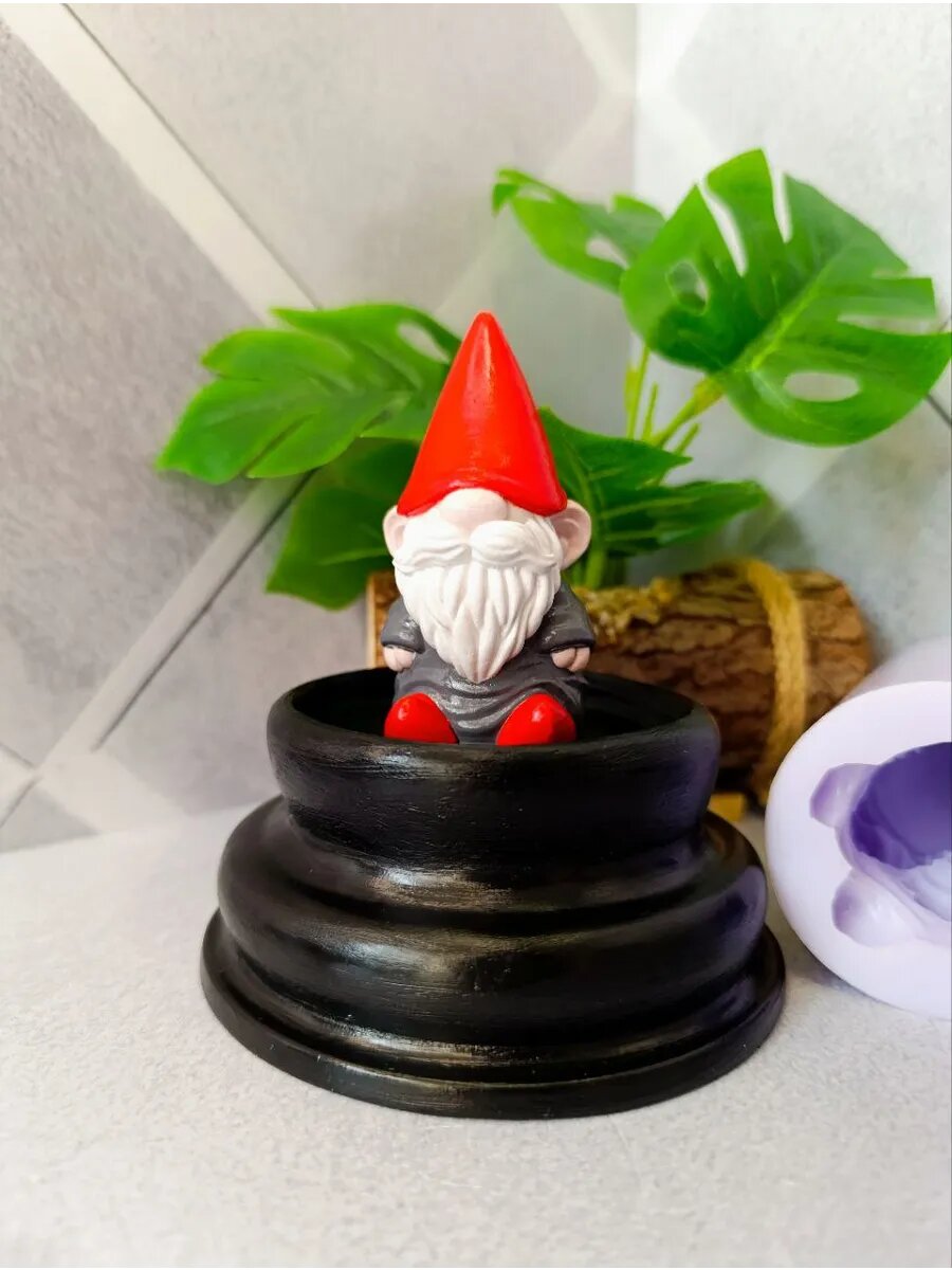 Молд силиконовый "Гномик ушастый". Высота готового изделия 8 см.