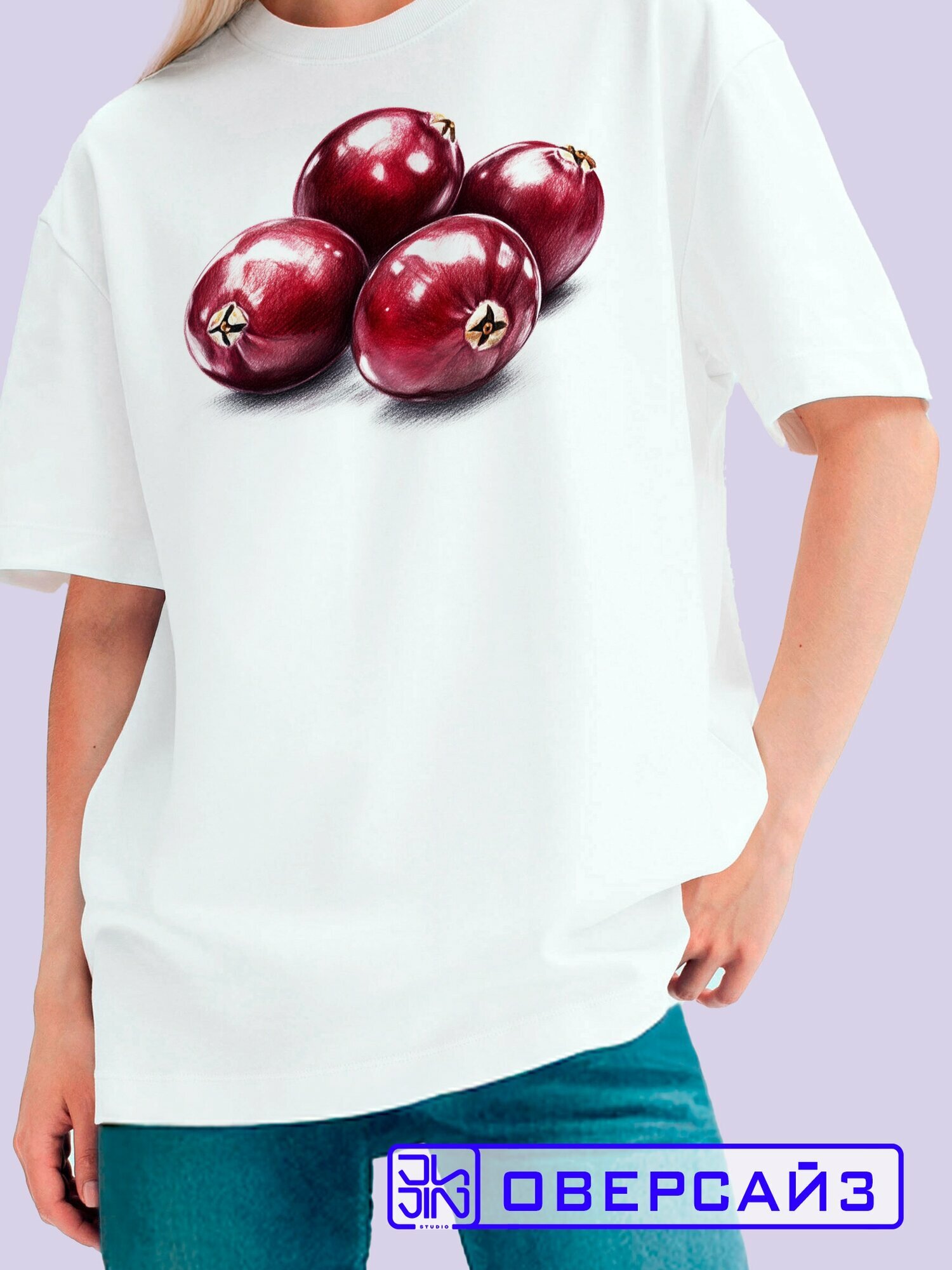 Футболка оверсайз женская с принтом Минималистичный бордовый принт с ягодами клюквы в винных, интересных оттенках, белый хлопковый трикотаж с прикольным рисунком на груди