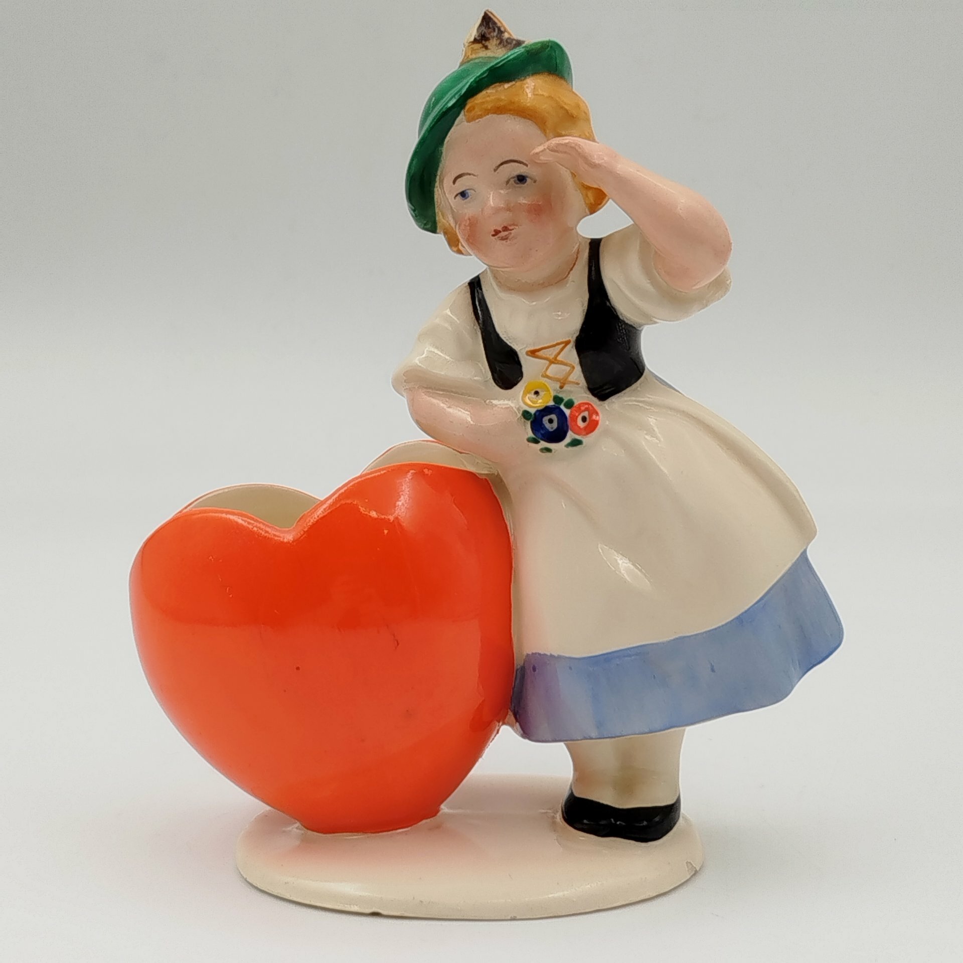 Статуэтка (карандашница) "Девочка с сердечком", фаянс, роспись, Hertwig & Co, Германия