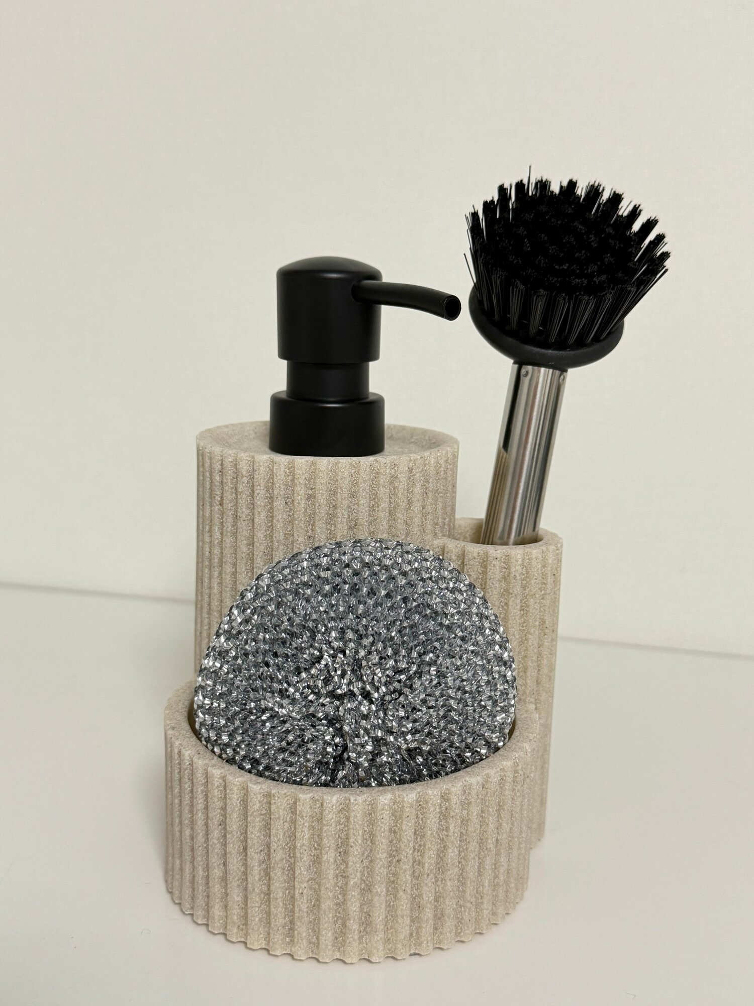 Дозатор для моющего средства на кухню , диспенсер для мыла с губкой и щеткой, бежевый рельефный