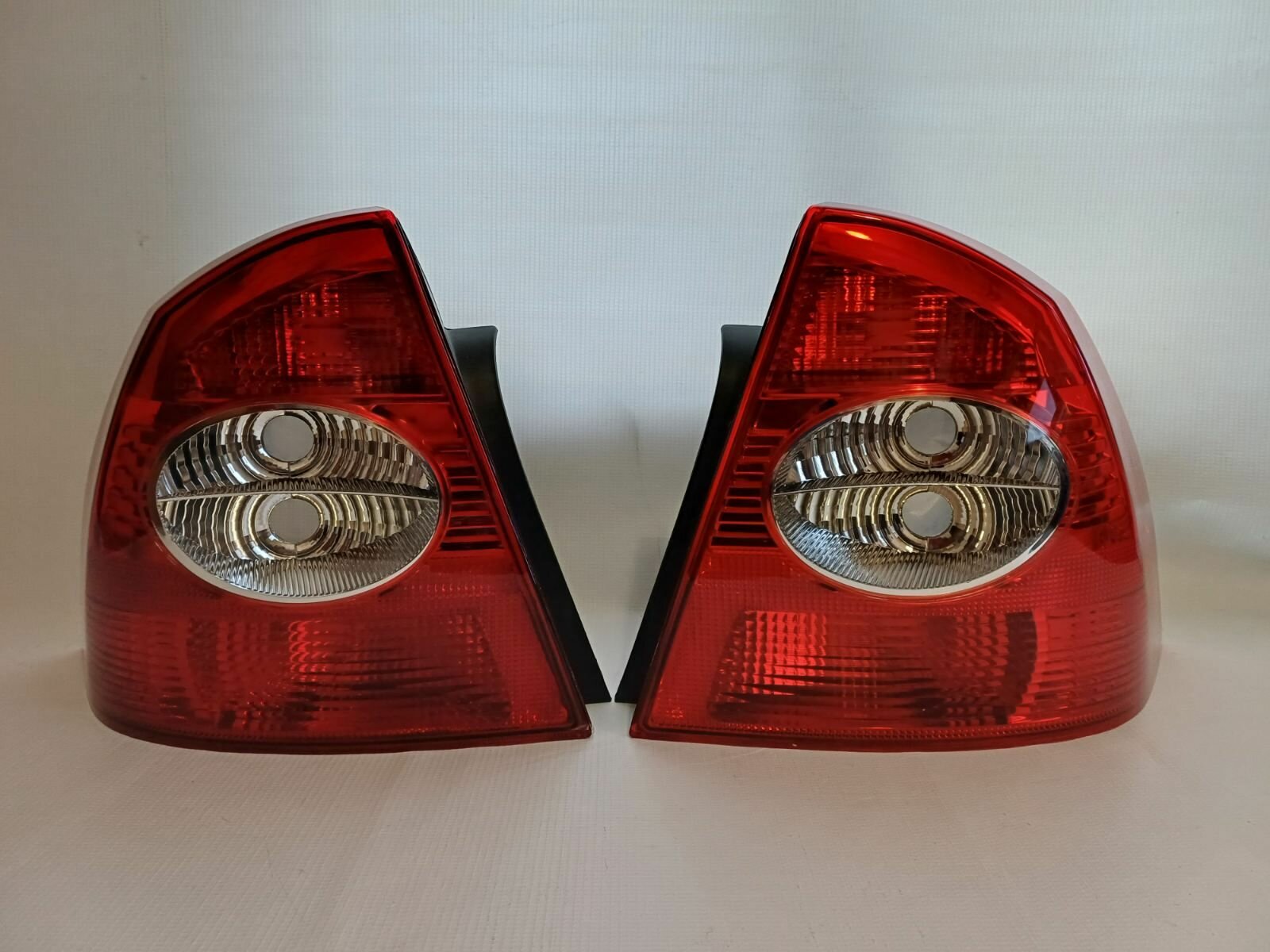 Задние фонари Форд Фокус 2 FORD FOCUS II 2005-2011 год 4D седан комплект левый правый
