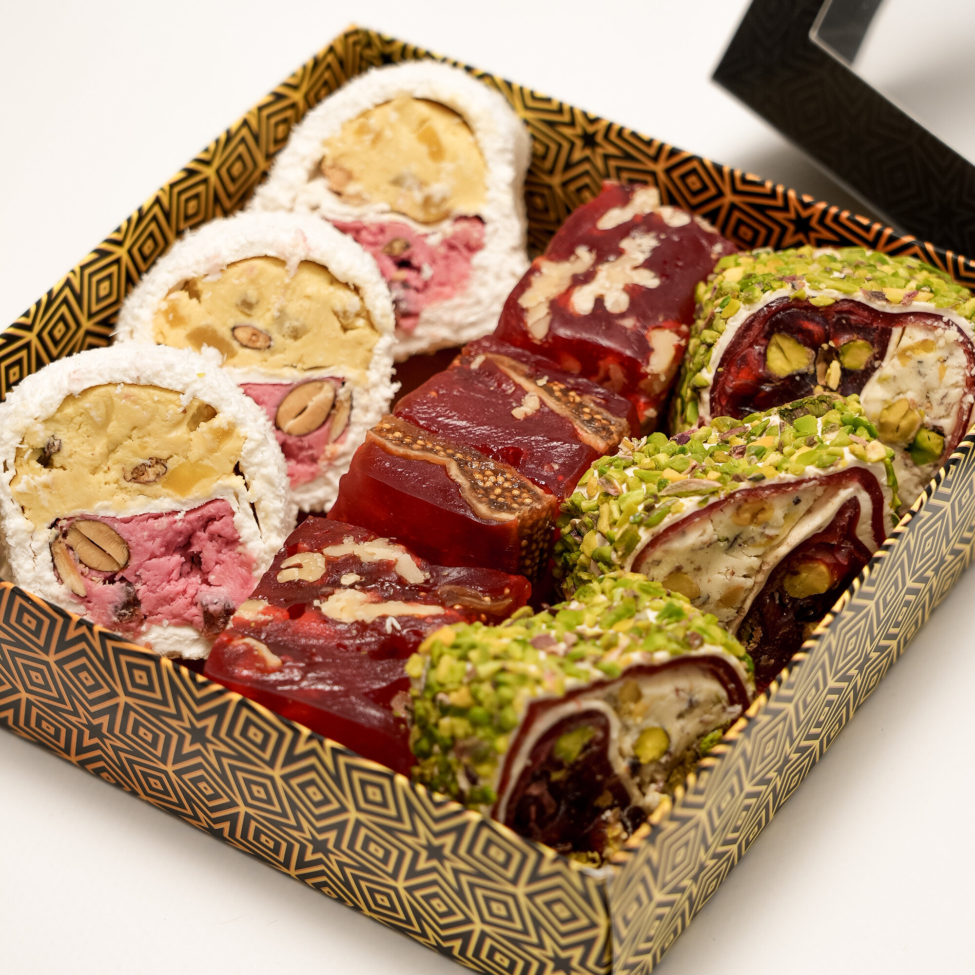 Лукум ассорти клубника-банан, султан-фисташки, гранат-инжир 500 гр. Турция