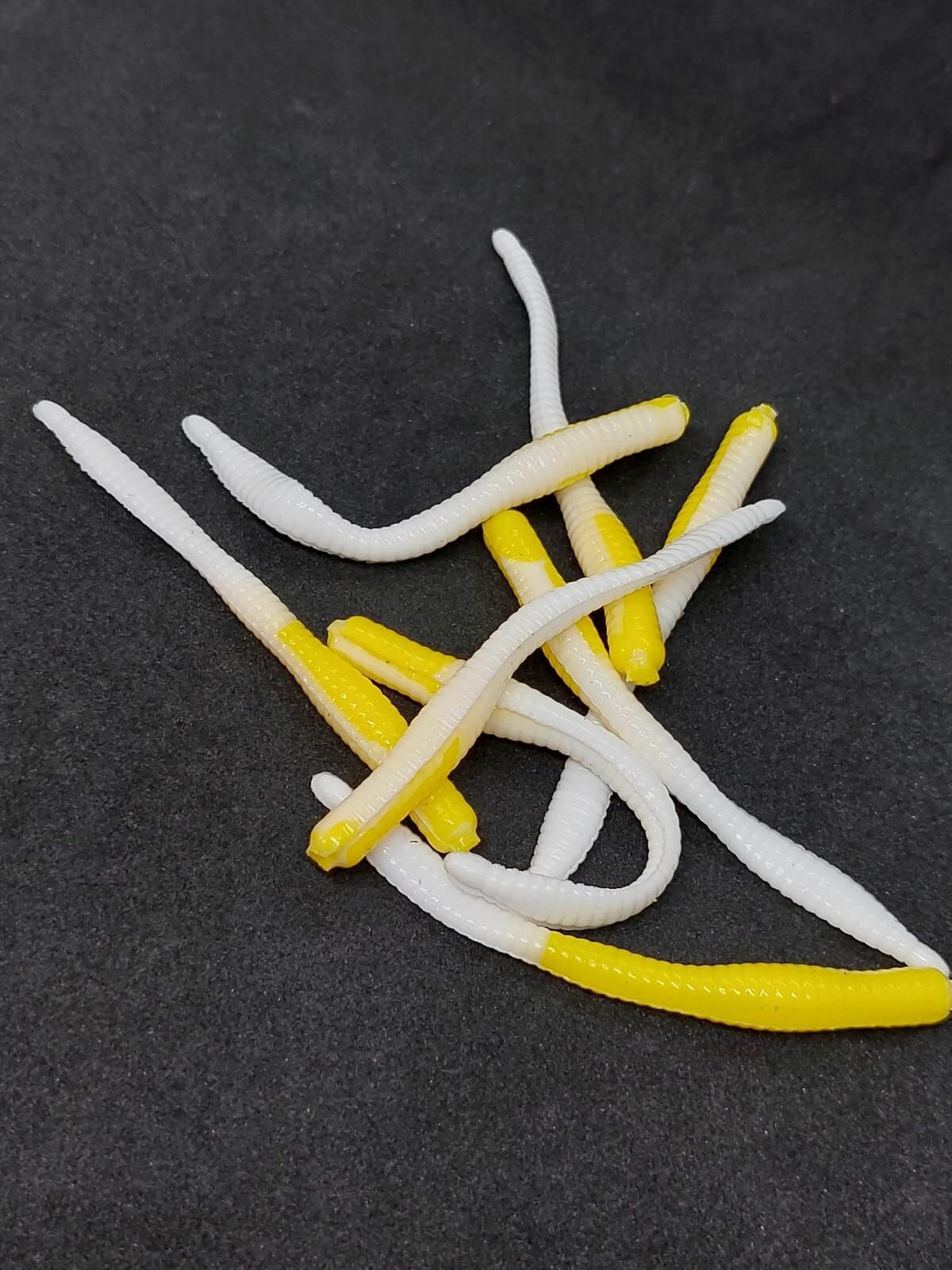 Силиконовые сьедобные приманки "Бобровый хвост". цвет белый- жёлтый