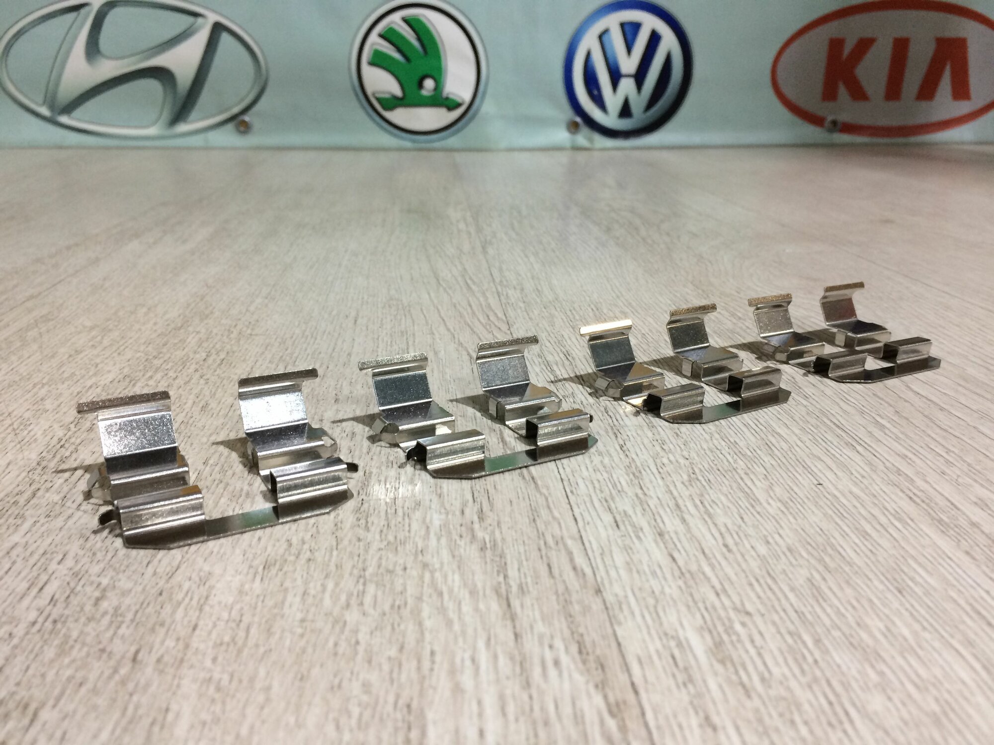 Пластина скоба колодок тормозных задних Cerato Elantra ix35 Picanto Sportage Sonata Tucson