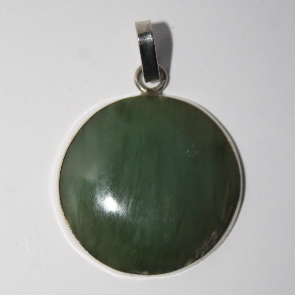 Подвеска, нефрит