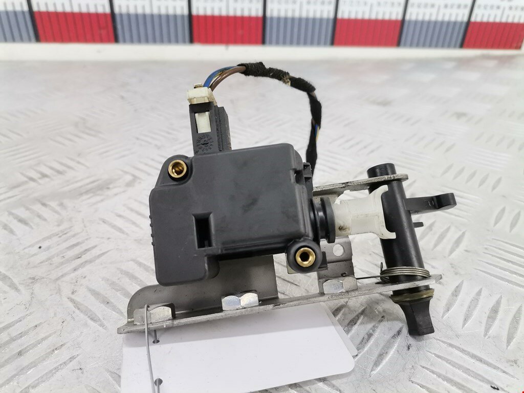 Сервопривод (электропривод моторчик привода) замка крышки багажника Land Rover Range Rover 3 FUG500140 арт. 1677741