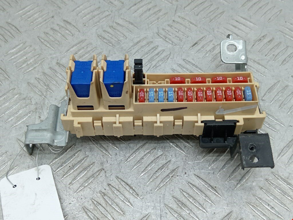 Блок предохранителей Nissan Micra K12 арт. 1853501