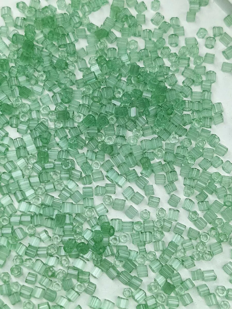 Чешский бисер, рубка -10/0 (1,9 мм) 05162 зеленый