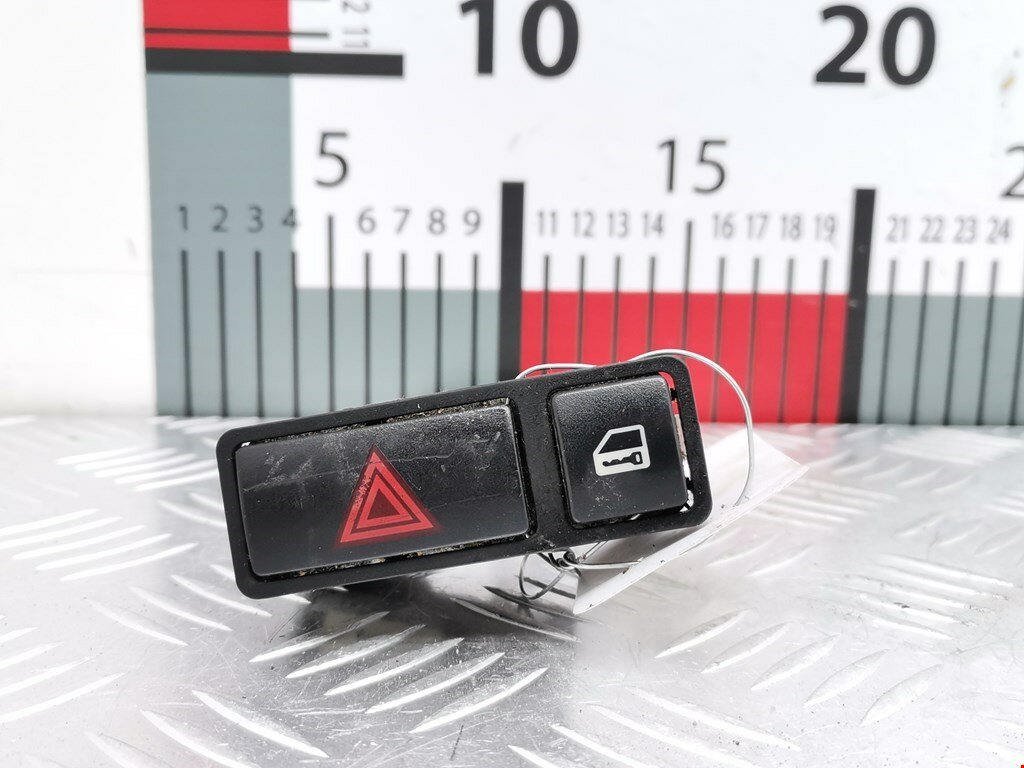 Кнопка аварийной сигнализации BMW X5 (E53) 61318368920 арт. 1809869
