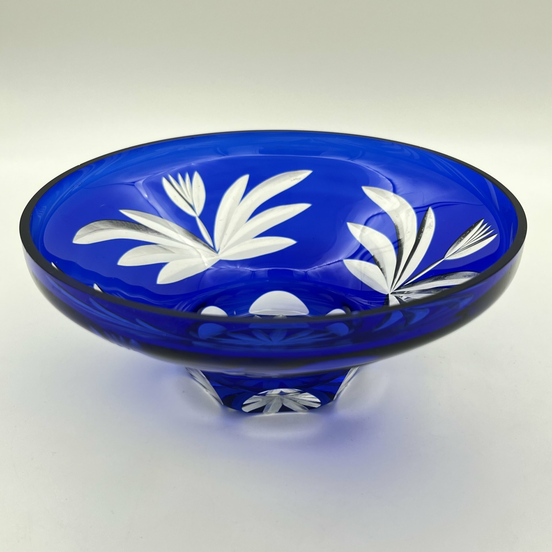 Конфетница с изображением тюльпанов, хрусталь, алмазная грань, СССР, 1960-1990 гг.