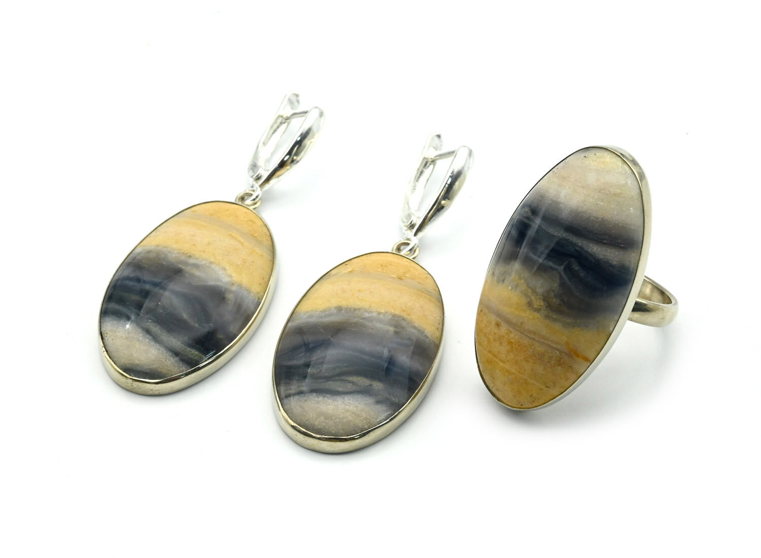 Комплект бижутерии: кольцо, серьги, флюорит