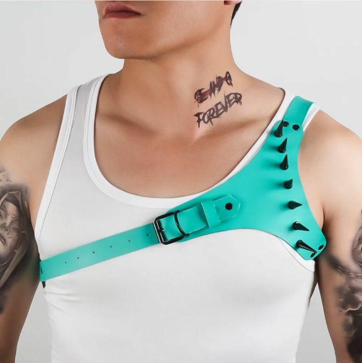 Мужская портупея на одно плечо с шипами Шаловливая Лисичка - зелёная