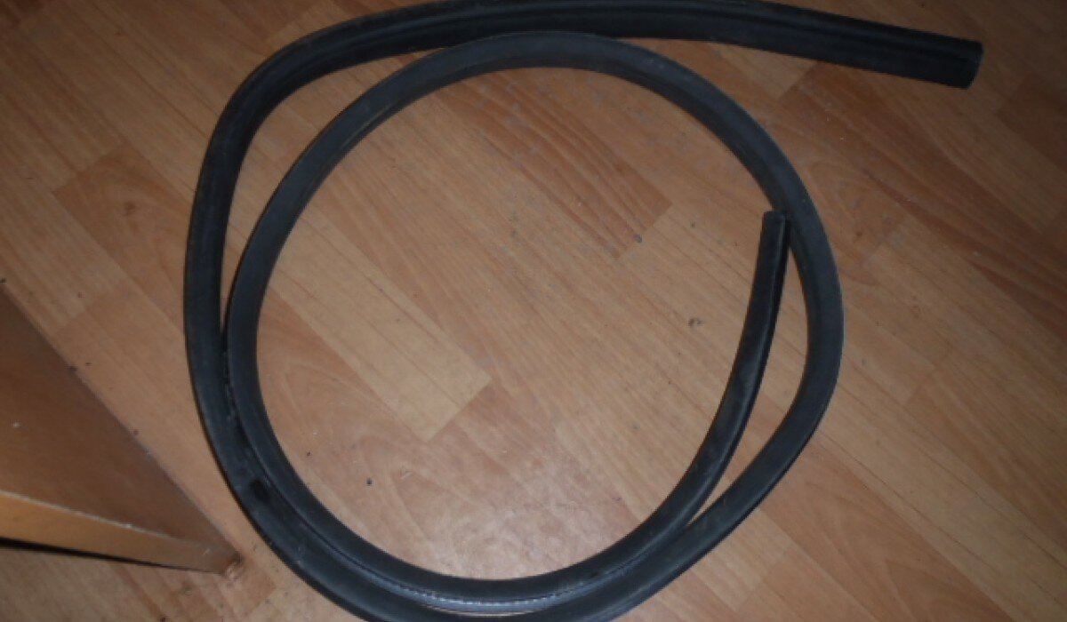 Уплотнитель (внутри) Focus III Ford BM51A25324AF
