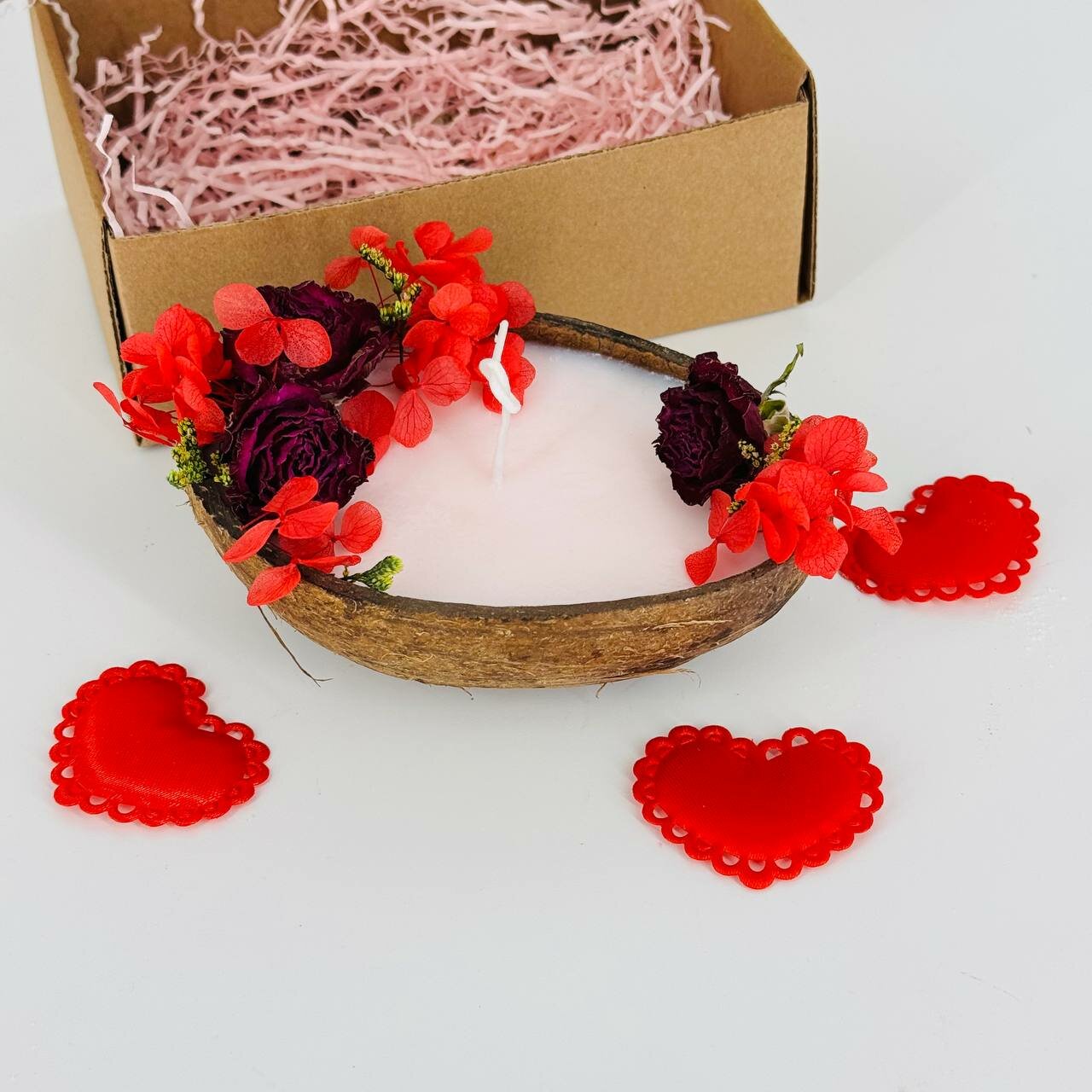 Свеча авторская в кокосе "Аромат пион и роза" подарок девушке на 14 февраля