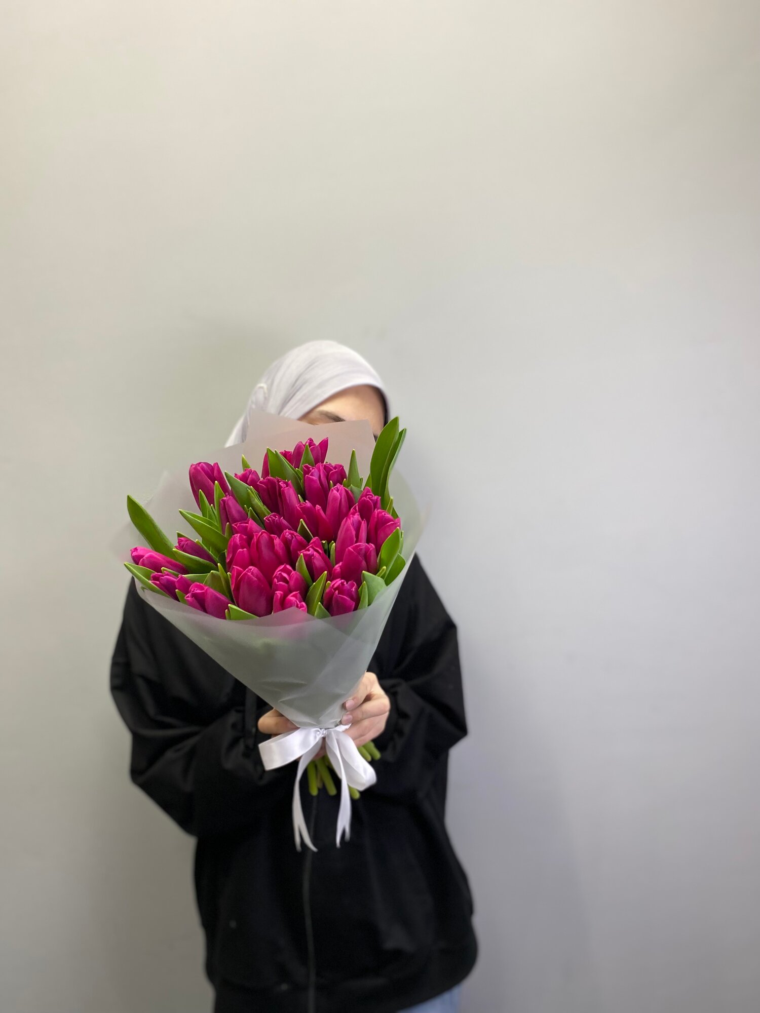Букет живых цветов, тюльпаны фиолетовые NURA FLOWERS, 25 шт, высота 40 см — фото 1