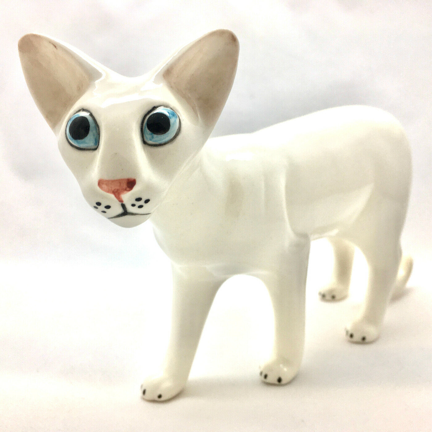 Ориентальная кошка белая