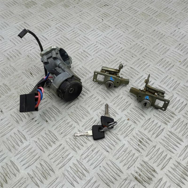 Б/У Замок зажигания Chevrolet Niva / Шевроле Нива 1.7 2123 79.6 Л.С 2004